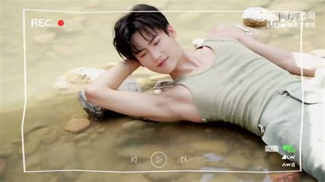 Into1 周柯宇 旅游天地杂志拍摄花絮 怕虫子的柯宇小宝宝呀 Zhou Keyu Travel World Magazine Bts