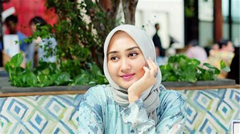 Intip Inspirasi Hijab Sehari Hari Dari Dian Pelangi Fashion And Beauty
