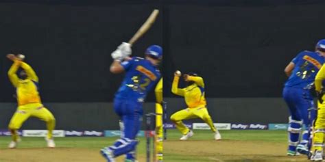 Watch: Ravindra Jadeja unintentionally pulls off one of the best catch of IPL 2023
