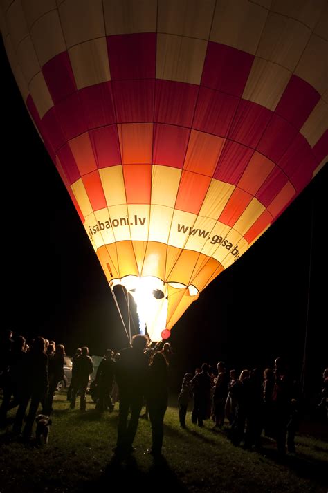 Безплатна снимка небе спорт нощ балон с горещ въздух летене пътуване самолет