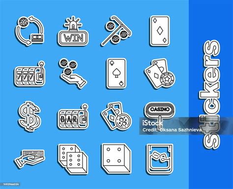 세트 라인 위스키와 얼음 조각의 유리 칩을 위해 스틱 카지노를 들고 손 행운의 세븐 잭팟과 슬롯 머신 스택 달러 교환 및