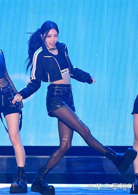 Pin By Kharis Setyawan On Itzy Itzy Kpop Girls Pretty Woman