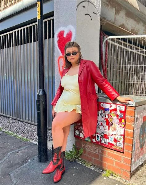 How To Shop Vintage Fashion As A Plus Size Person