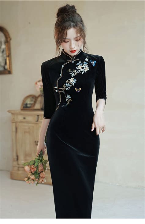 عکس زنانی که با این لباس، شیک و زیبا شدند😍🤩چین تلاش میکند این لباس را