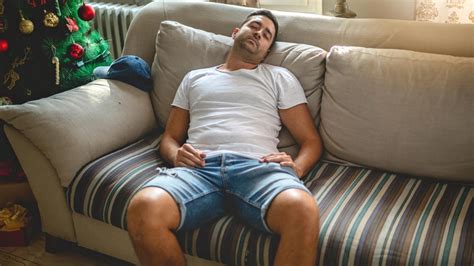 Dr Zac Turner Reveals Foods To Avoid To Stop Christmas Stomach Bloat