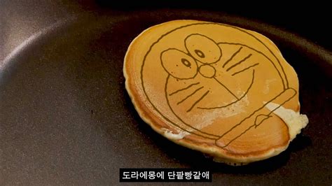 🍓딸기 팬케이크 토마토 양과자점 오픈 핫케이크 특급 비법크림과 딸기 올려서 펠트커피랑 호로록 우리집 케이크 만들기 메이플