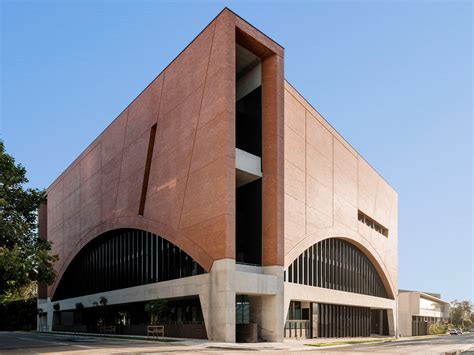 Soaring Brick Archways Define Sydneys New Rail Operations Centre