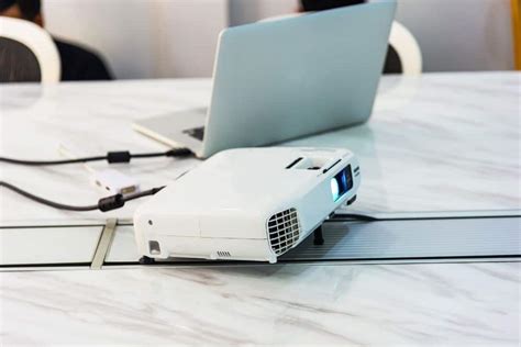 How to Connect MacBook to Projector Wireless [2025]