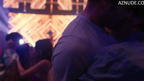 Kaley Cuoco In ‘based On A True Story Rcelebskissing