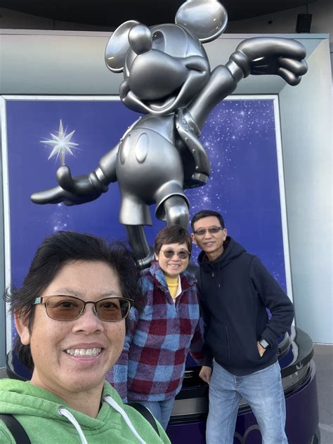 Mommy Dearests Cradle La 探親之旅 Bye Bye Mickey