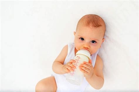 عوارض جدی دادن شیر سرد به نوزادان