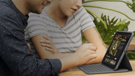 Logitech Slim Folio Keyboard Case For Ipad Th Gen At Carisa Macaulay Blog