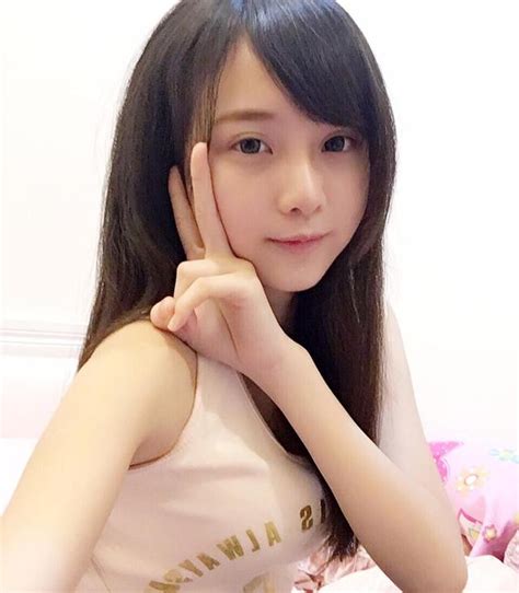台湾学生妹刘坊萱清纯自拍图片 每日头条