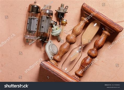 163 Imagens De Gold Diodes Transistors Imagens Fotos Stock E Vetores