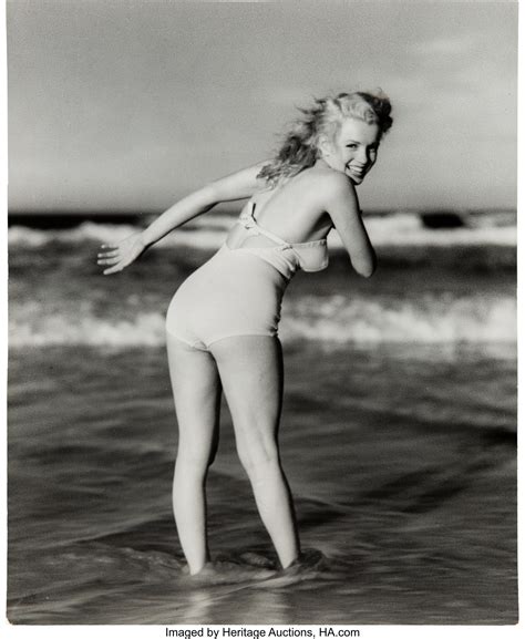 Marilyn Monroe Full Body Shot