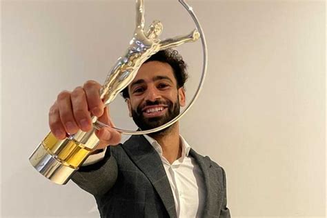 جوائز محمد صلاح مو يوجه رسالة للجماهير بعد تتويجه بجائزة لوريوس