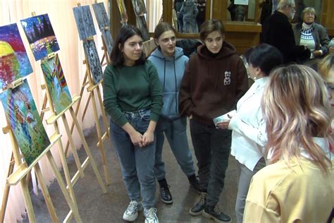 «Ні війні на планеті Земля у Миколаєві презентували виставку форму образотворчого мистецтва