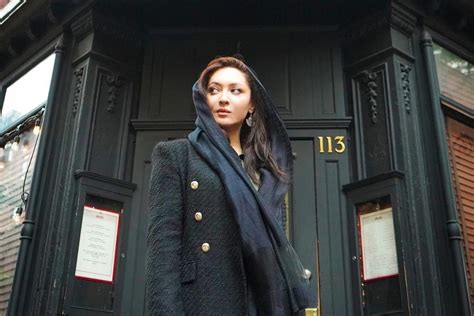 عکس نیکی کریمی در کنار فریار جواهریان در پشت صحنه فیلم پری سال ۱۳۷۳