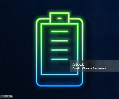 파란색 배경에 격리 된 체크리스트 아이콘이있는 빛나는 네온 라인 클립 보드 제어 목록 기호입니다 설문 조사 또는 설문 지 피드백 양식 벡터 개념에 대한 스톡 벡터 아트 및