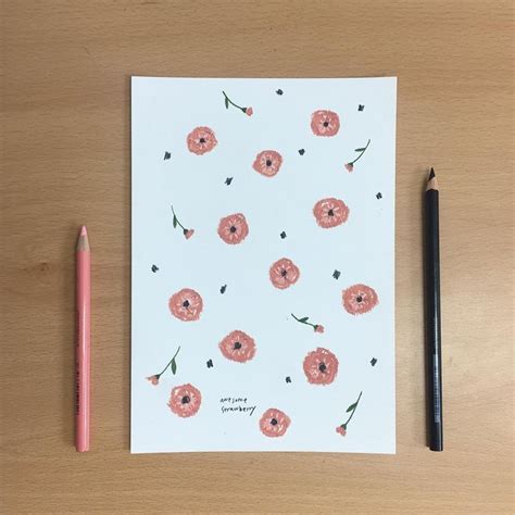 간밤에 꽃을 흩뿌렸다 그리고 싶은 것과 하고 싶은 것들의 넘침을 오일파스텔로 꽃잎을 그릴 때 마다 꾹꾹 눌러 그리며 곱씹었다 꿈을 갖고 있음에 행복하다고 즐겁다고 나를