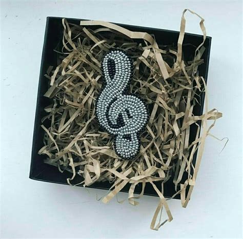 Брошь из бисера скрипичный ключ Perline Collane Ricamo