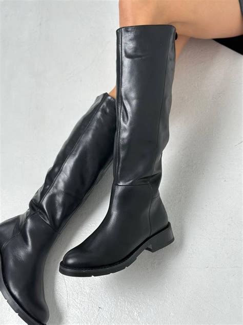 Чоботи жіночі шкіряні чорного кольору зимові — ціна 4950 грн у каталозі