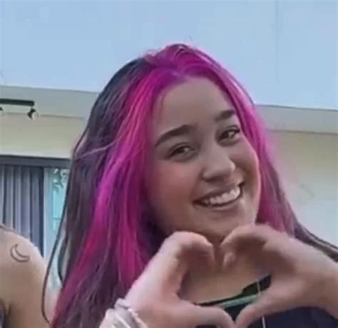 84 Ideias De Emilly Vick Para Salvar Em 2026 Emilly Celebridades Magras Fotos De Rosto