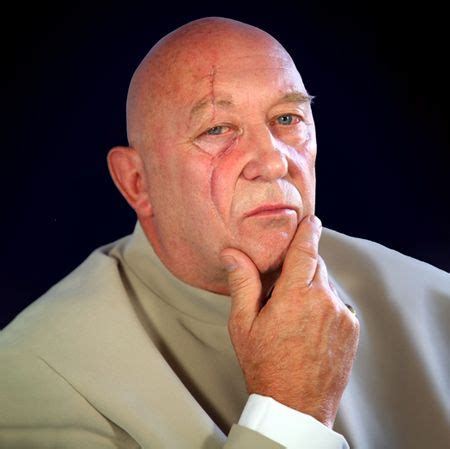 Blofeld Doble De Villano De Bond Scarlett Entertainment