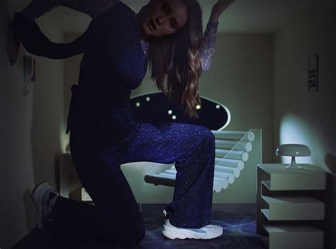 Sigrid It Gets Dark Entretenimento