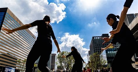 파란 하늘 아래 펼쳐진 무용의 향연