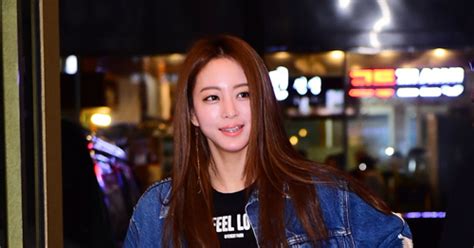 [포토엔]한예슬 각선미 드러낸 청청패션