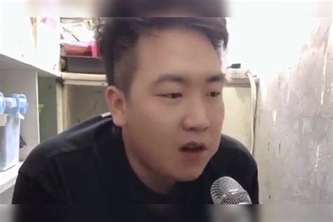 这哥们肯定有感而发，曾经肯定被女朋友素颜吓到过，每句话经典！