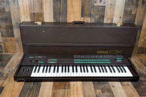 1986 Yamaha Dx7 Programmable Algorithm Synthesizer Brown Accessories