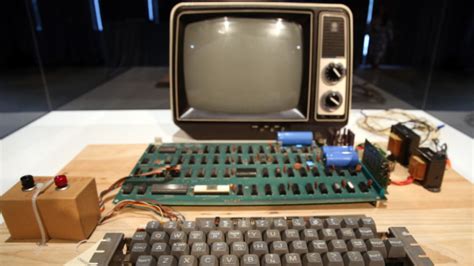 Компютър Apple-1 бе продаден на търг за $375 000 - Money.bg