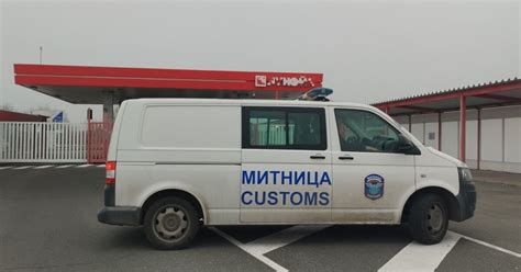 Пълна проверка на наличния руски петрол 150 митничари влязоха в „Лукойл“ и над 50 данъчни