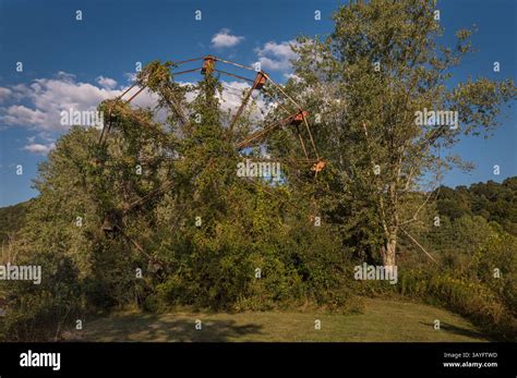 Lake Shawnee Amusement Park Was Abandoned In 1966 Due To Accidents And
