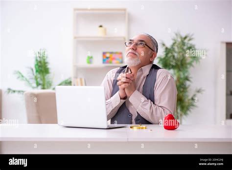 Old Man Doing Marriage Proposal Via Internet Stock Photo Alamy