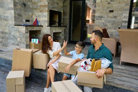 Belle M Re Donne Cinq Hauts Son Fils Adolescent Image Stock Image Du Confortable Amical