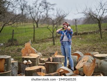 Woman Splitting Log Images Stock Photos D Objects Vectors Shutterstock