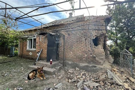 Ворог 23 рази обстріляв Нікополь і район поранено дівчину багато руйнувань фото