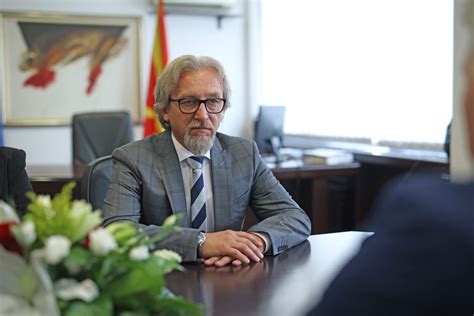 Фатмир Лимани ја презеде функцијата министер за социјална политика демографија и млади