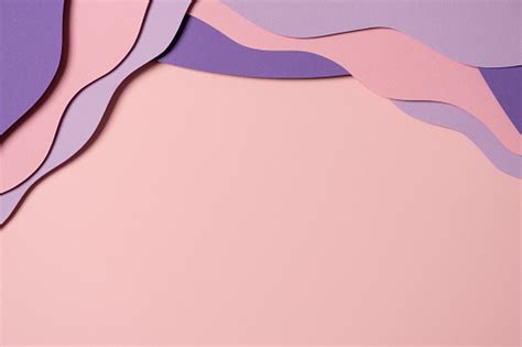 추상 컬러 종이 질감 배경입니다 기하학적 모양과 파스텔 핑크와 바이올렛 퍼플 색상의 선이 있는 최소한의 종이 컷 구성 평면도