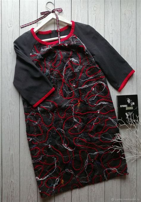 Платье Мечтыс красным декором в интернет магазине Ярмарка Мастеров по цене 13000 ₽ M346eru