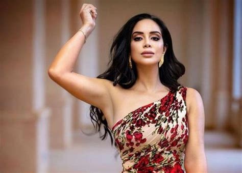 شاهد بالصور ”بسنت شوقي” ترتدي ثوب السباحة في الساحل الشمالي فن