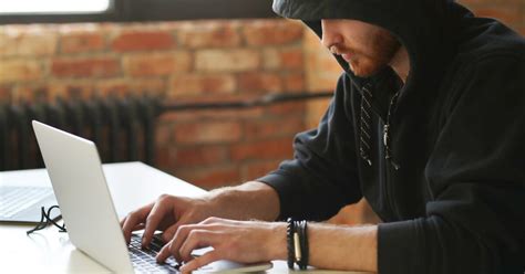 Qué Es El Spoofing La Estafa Con La Que Ciberdelincuentes Roban Datos Haciéndose Pasar Por