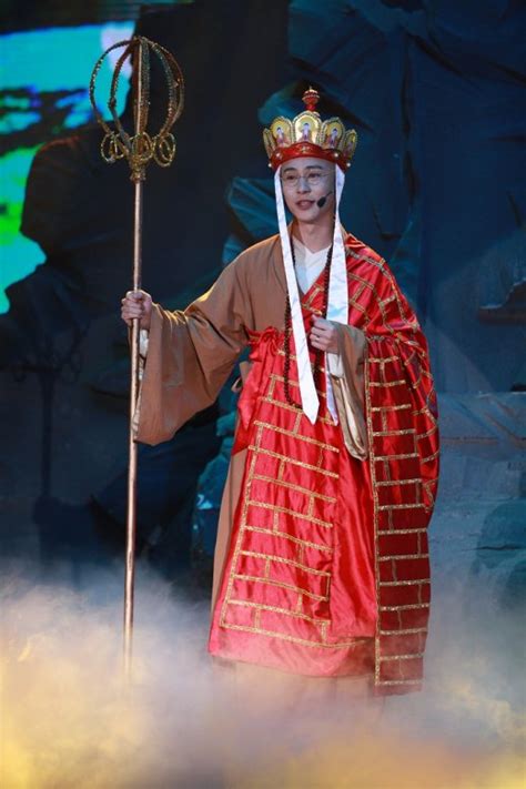 《大咖秀》西游专场“妖怪”集群 “唐僧”诉苦红孩儿拉何炅现场“认爹” 湖南卫视