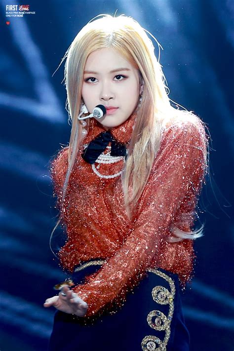 ♡rosÉ♡에 있는 RosÉ님의 핀 블랙 핑크 로즈 한국 여자 패션 패션