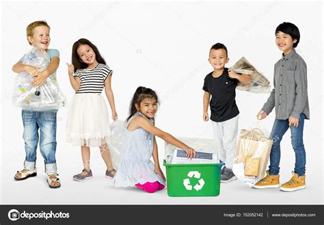 쓰레기를 재활용 하는 아이 — 스톡 사진 © Rawpixel 152052142