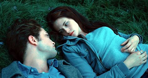 The First Twilight Script Had Fbi Vampire Hunters And A Track Star
