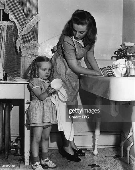 1950s Housework Photos And Premium High Res Pictures Getty Images